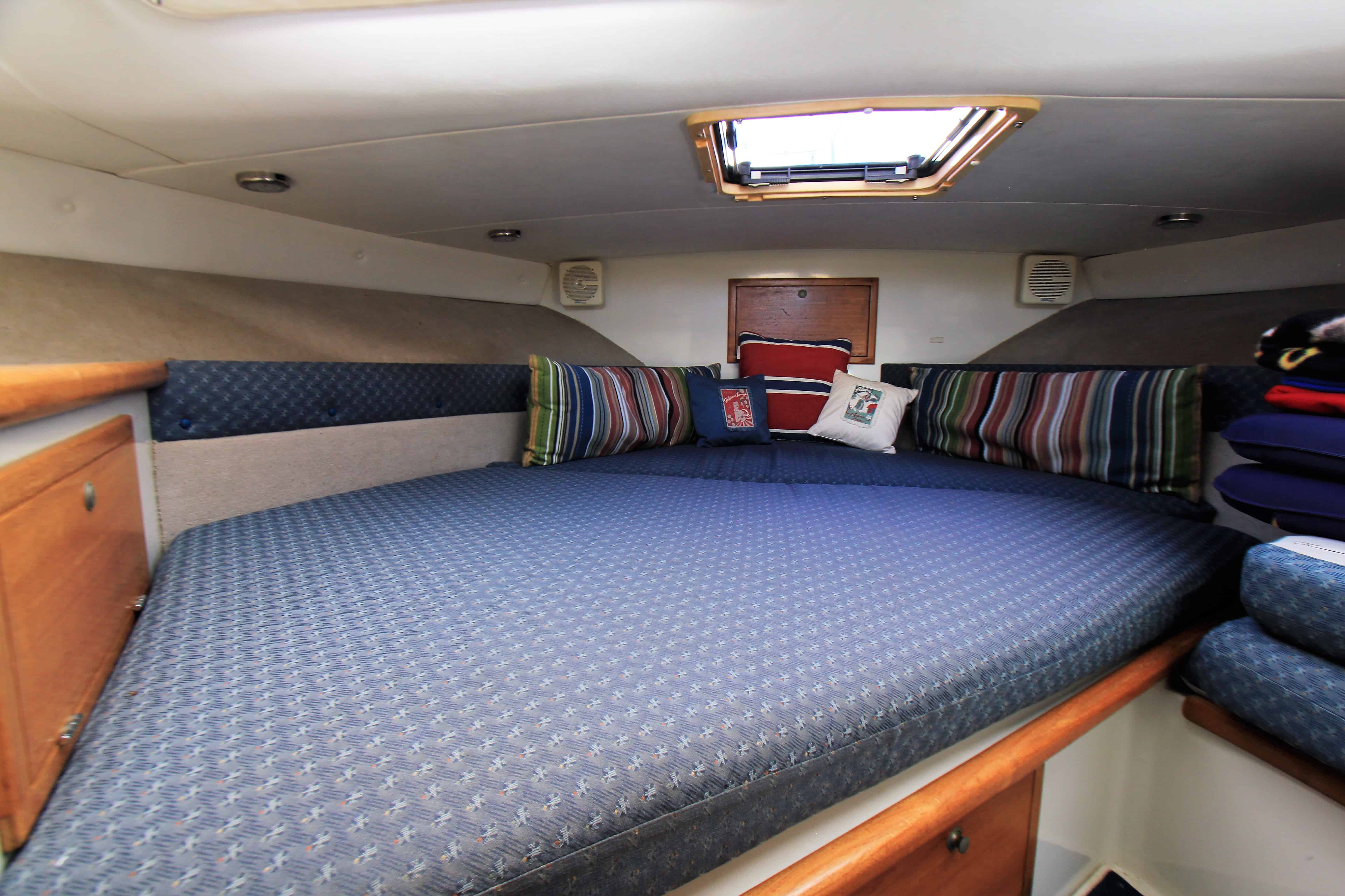 2000 Skipjack 30 - West Coast Yachts