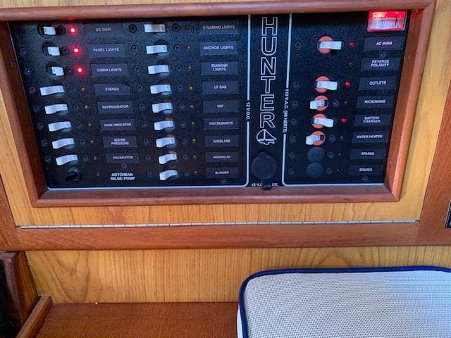 29 Hunter 290 - West Coast Yachts