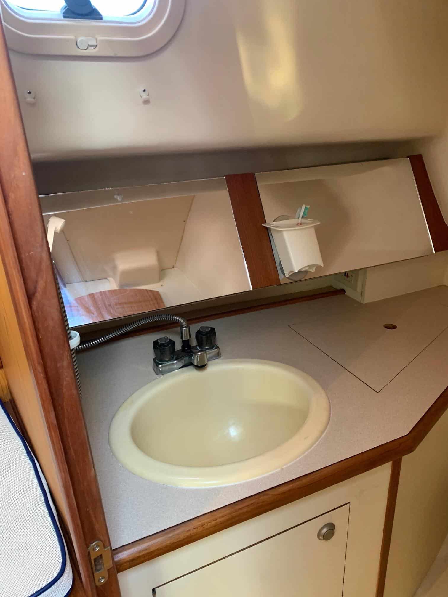 29 Hunter 290 - West Coast Yachts