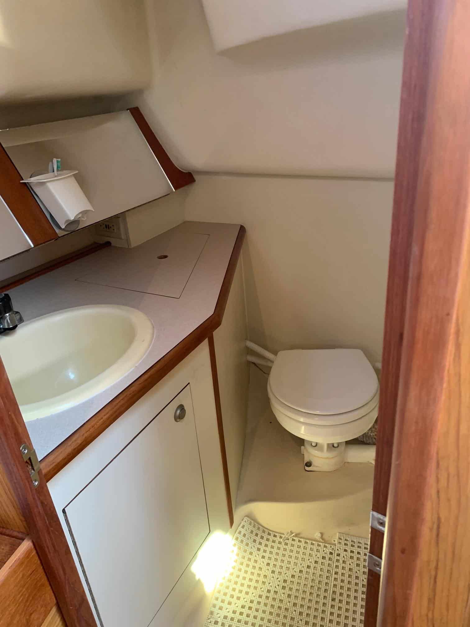 29 Hunter 290 - West Coast Yachts