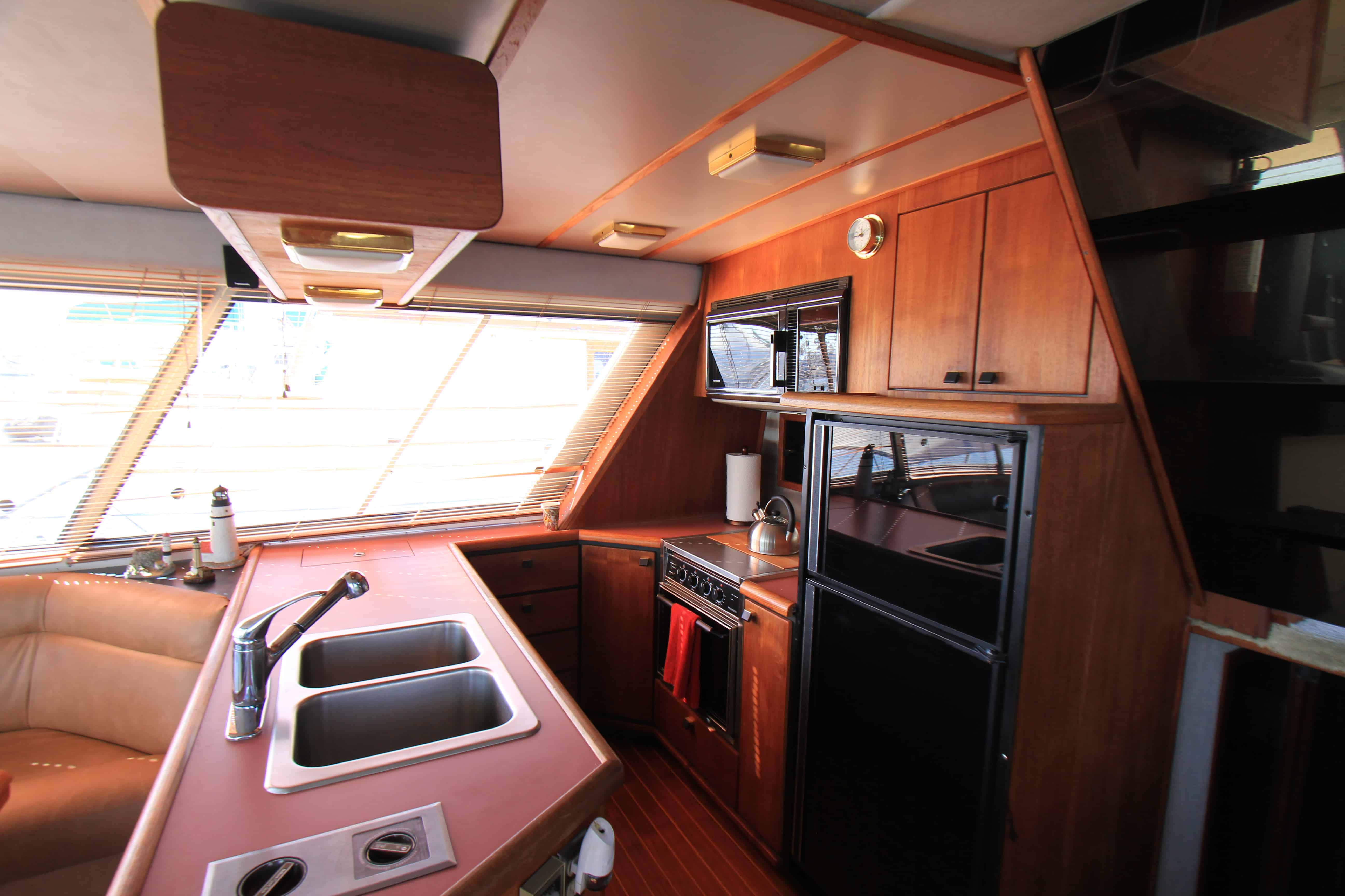 45 Bayliner Pilothouse - West Coast Yachts