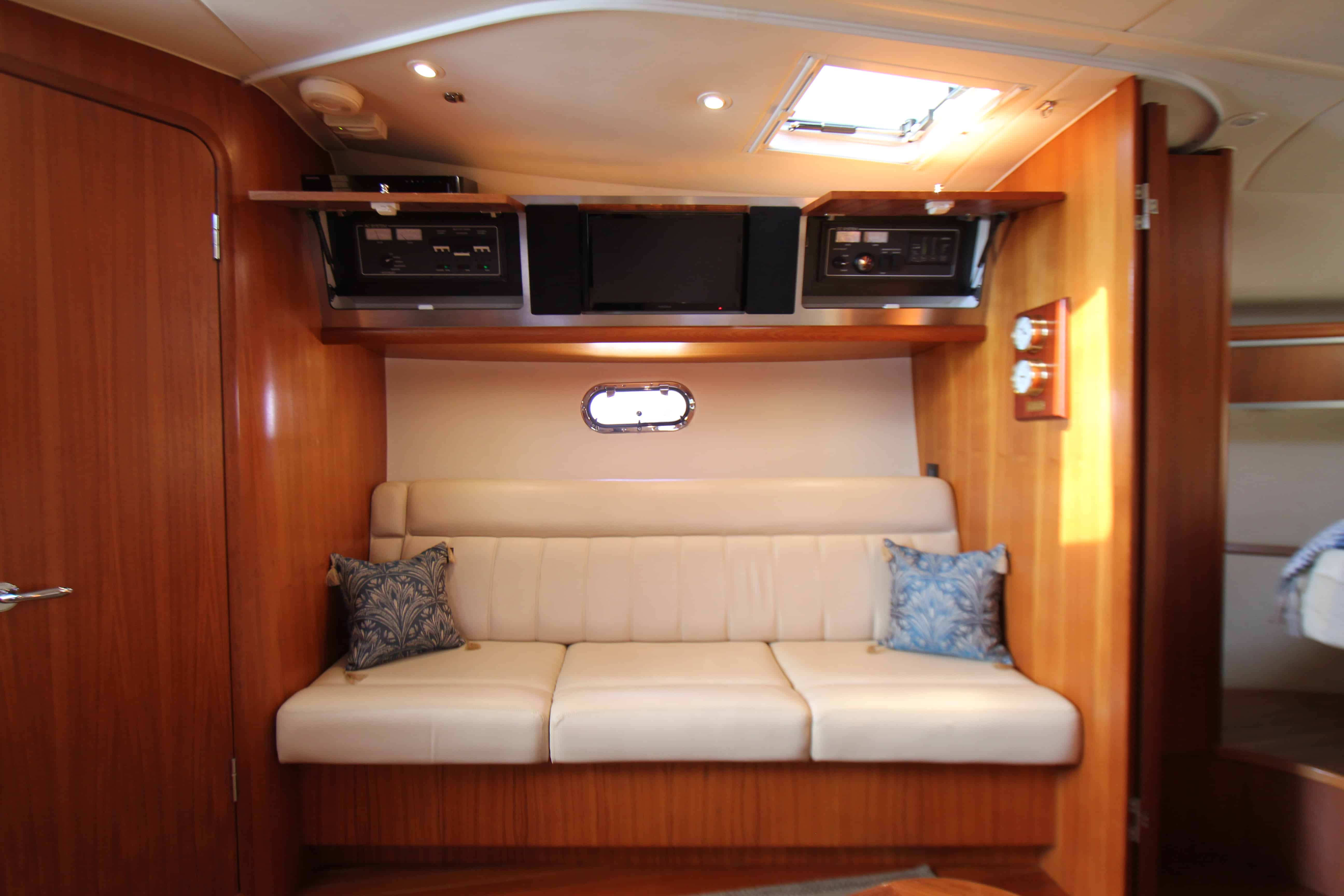 36 Tiara Sovran 2004 - West Coast Yachts